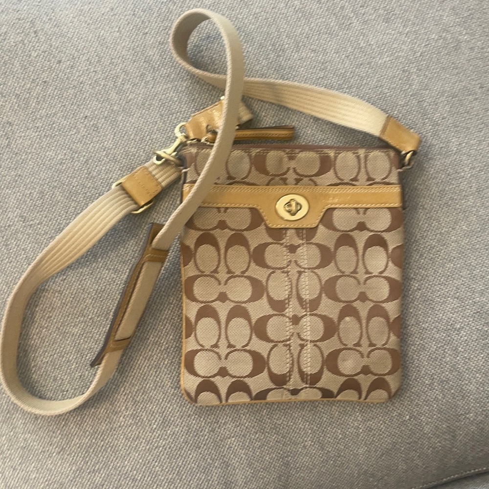 Coach Hampton Signature Swingpack Crossbody - Gem